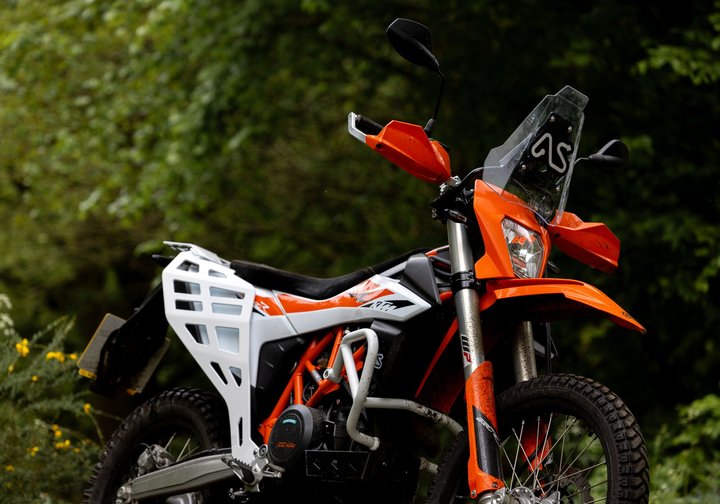 Adventure Spec Husqvarna 701 Enduro Side Luggage Rack (White) | MOTOKAUP.EE